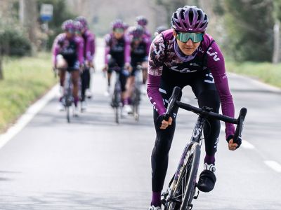 How to Ride with No Hands on a Road Bike | Liv Cycling Official site