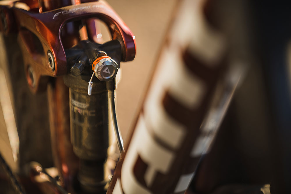 Crest FloTrac XC Shock | Giant Bicycles South Korea 대한민국